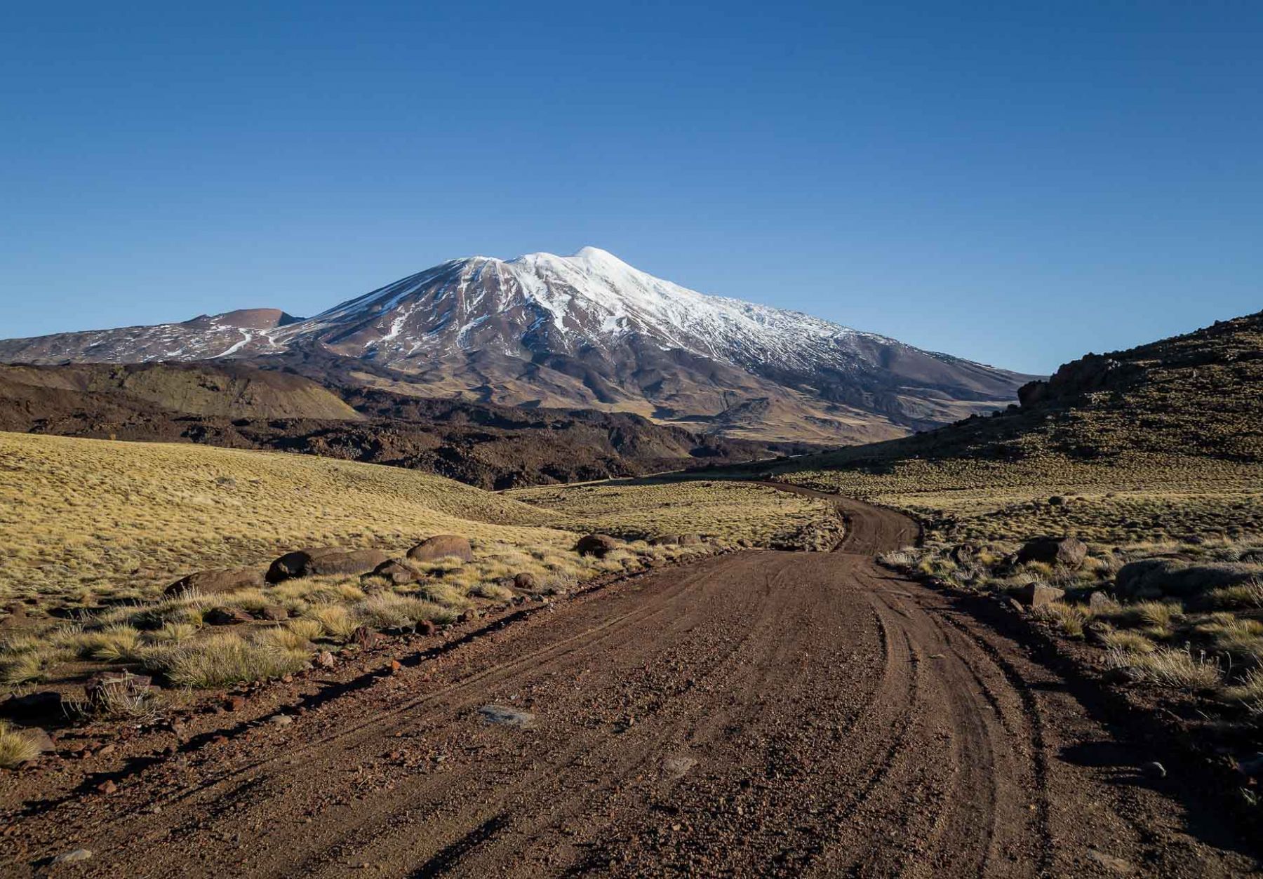 Ya tiene fecha la excursión al cráter del Volcán Tromen - Picado